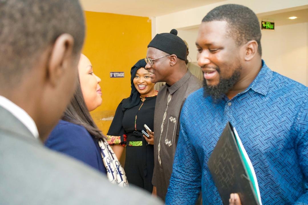 Mme l'Administrateur Général a reçu, ce lundi, tour à tour, le maire de ...